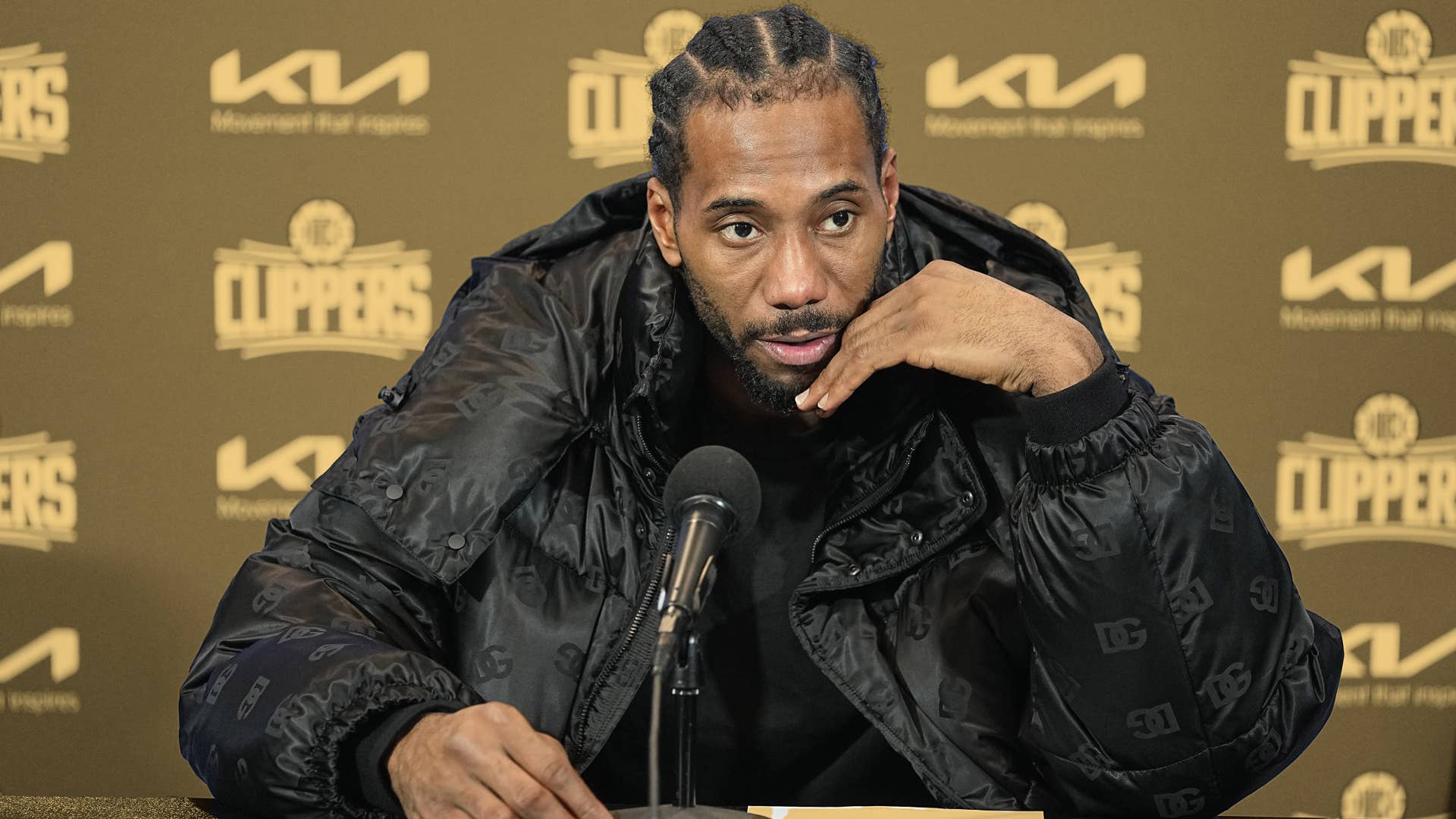 Kawhi Talks Disadvantage of Having Big Hands - Basketball Network