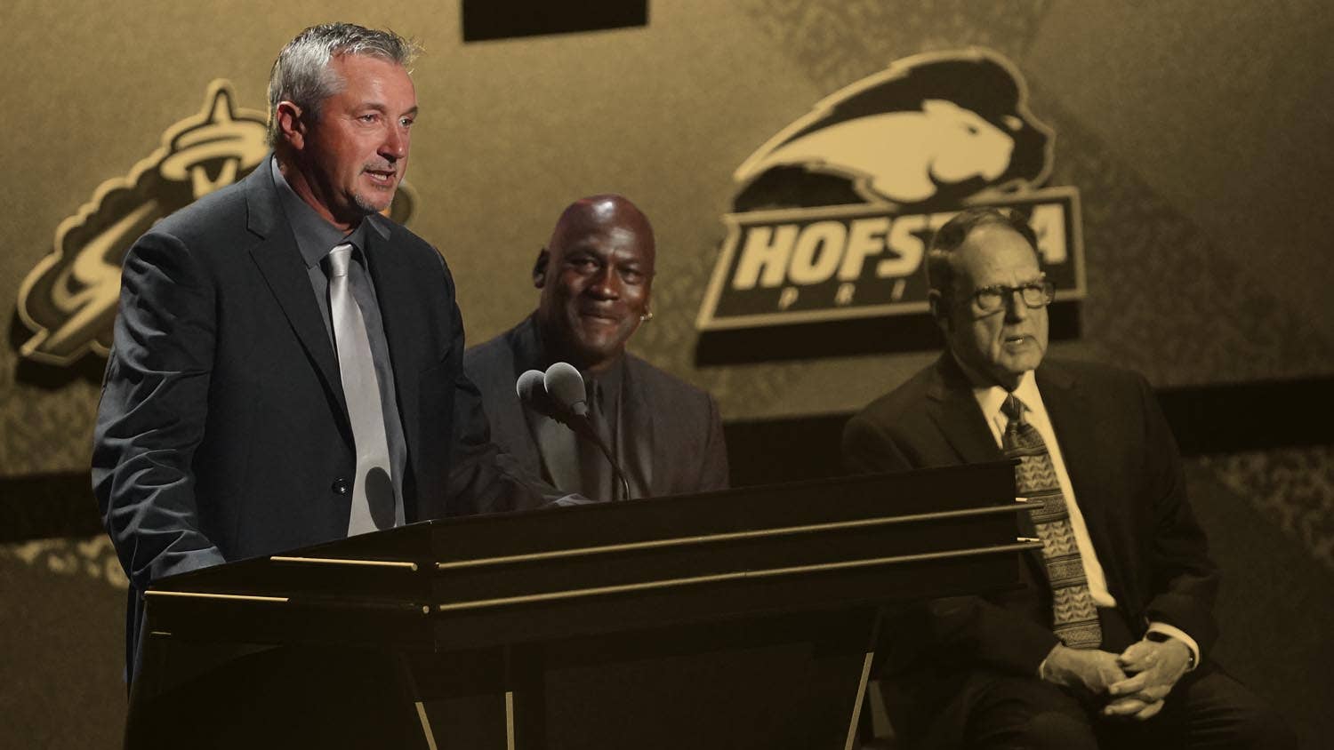 Toni Kukoc on how MJ offended him in earlier conversations - Basketball ...