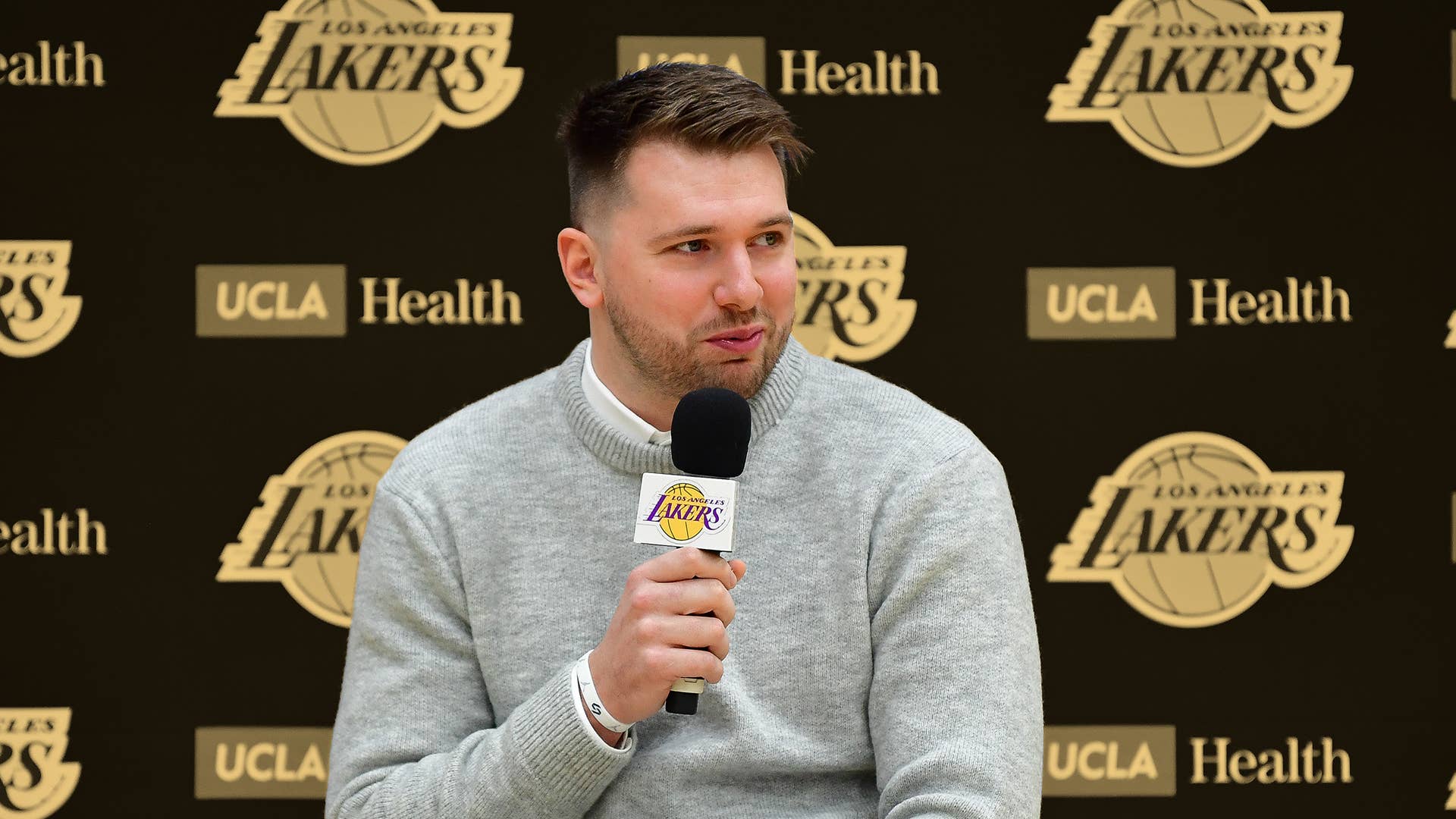 Body language expert says Luka was sad at the Lakers press conference ...