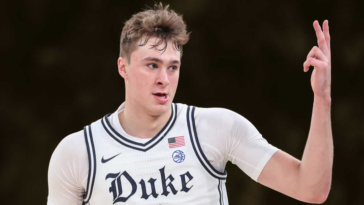 Simmons thinks Flagg and Wembanyama would be the perfect duo ...