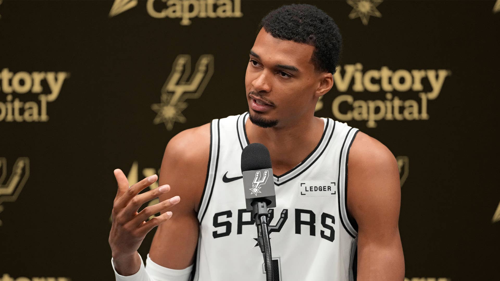 Bill Simmons claims Spurs have been lying about Wemby's height ...