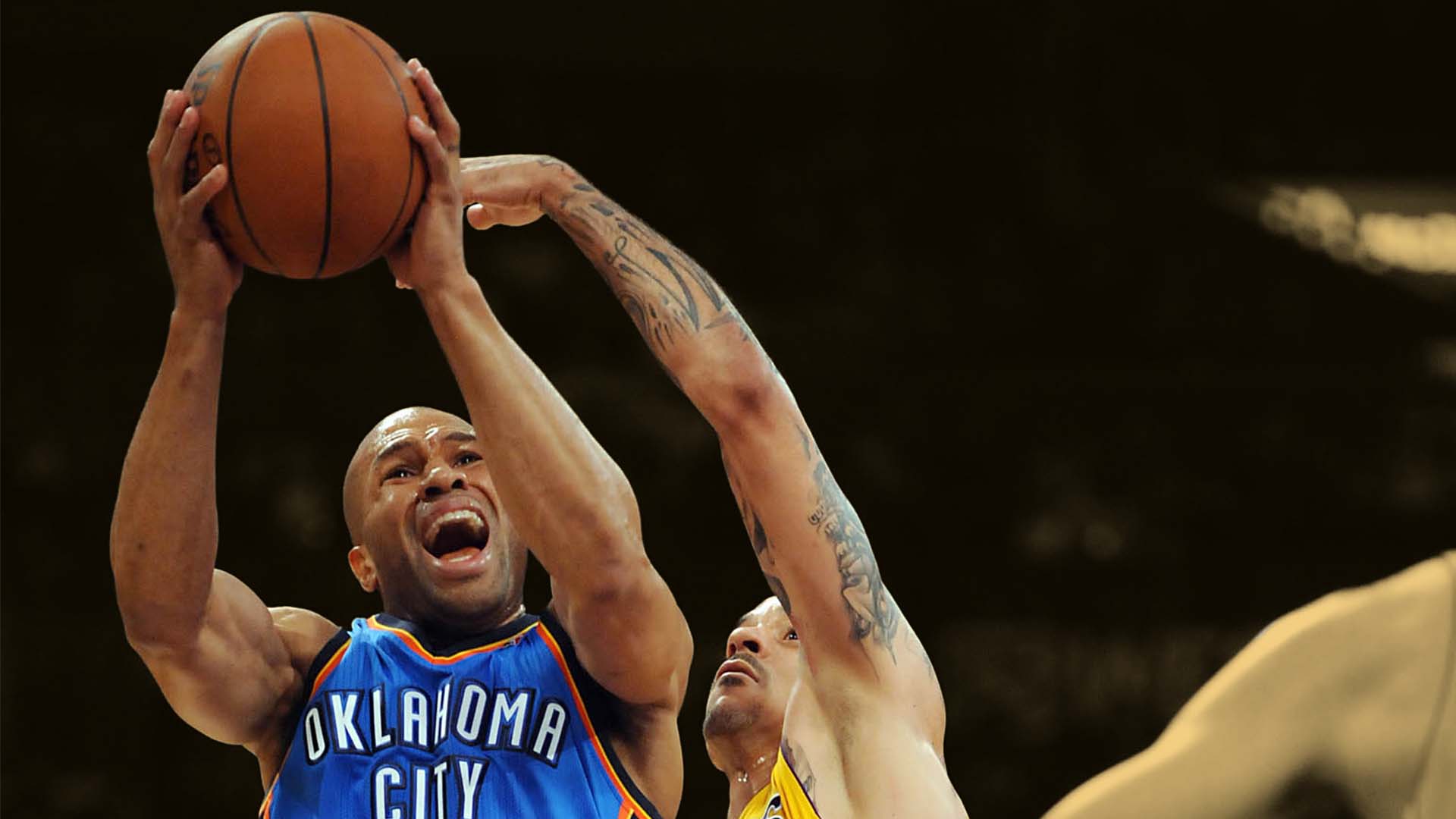 Recalling Matt Barnes and Derek Fisher's fight in front of Matt's ex ...