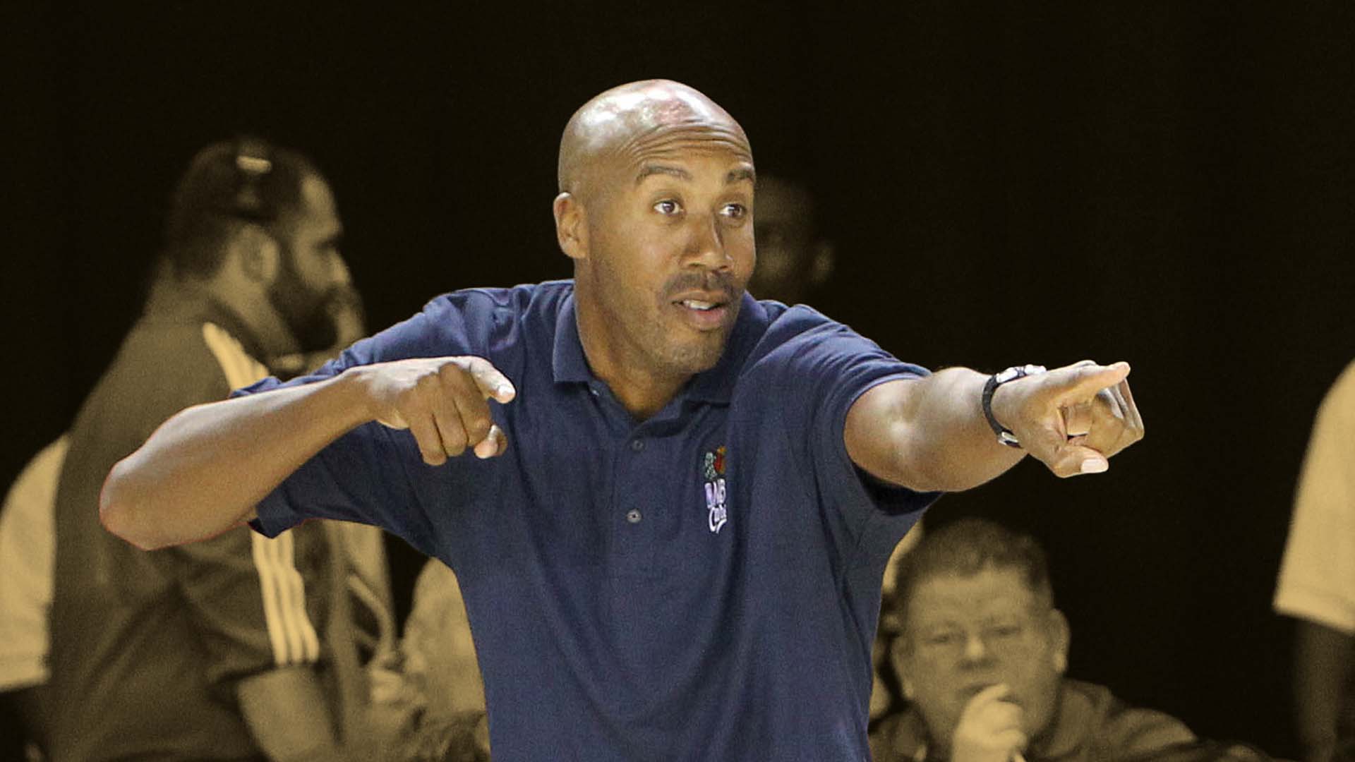 Brown didn't want Kobe to take out an "obnoxious Spurs fan's ...