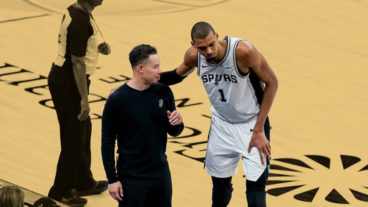 Kenny Smith thinks Spurs' inability to close out quarters cost them ...