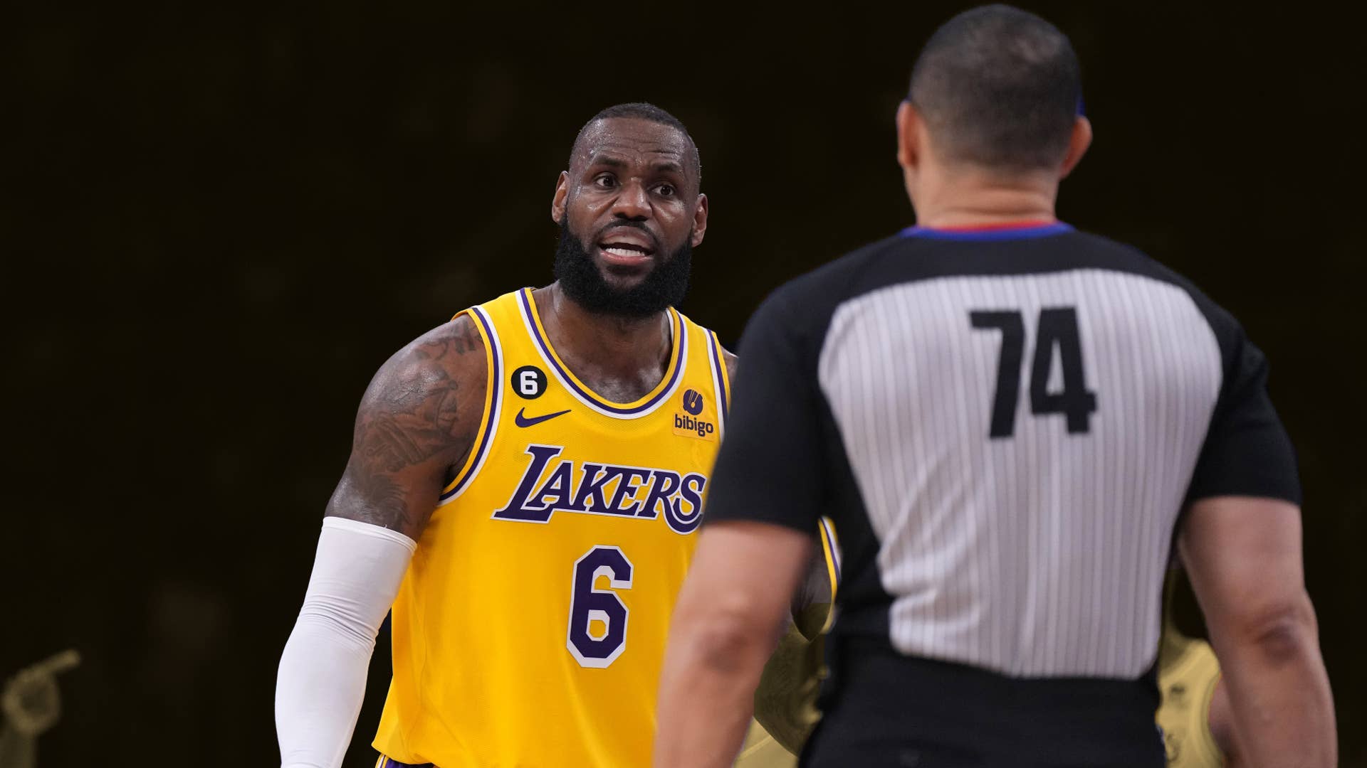 Senior NBA reporter reveals why some referees' calls favor the Lakers ...