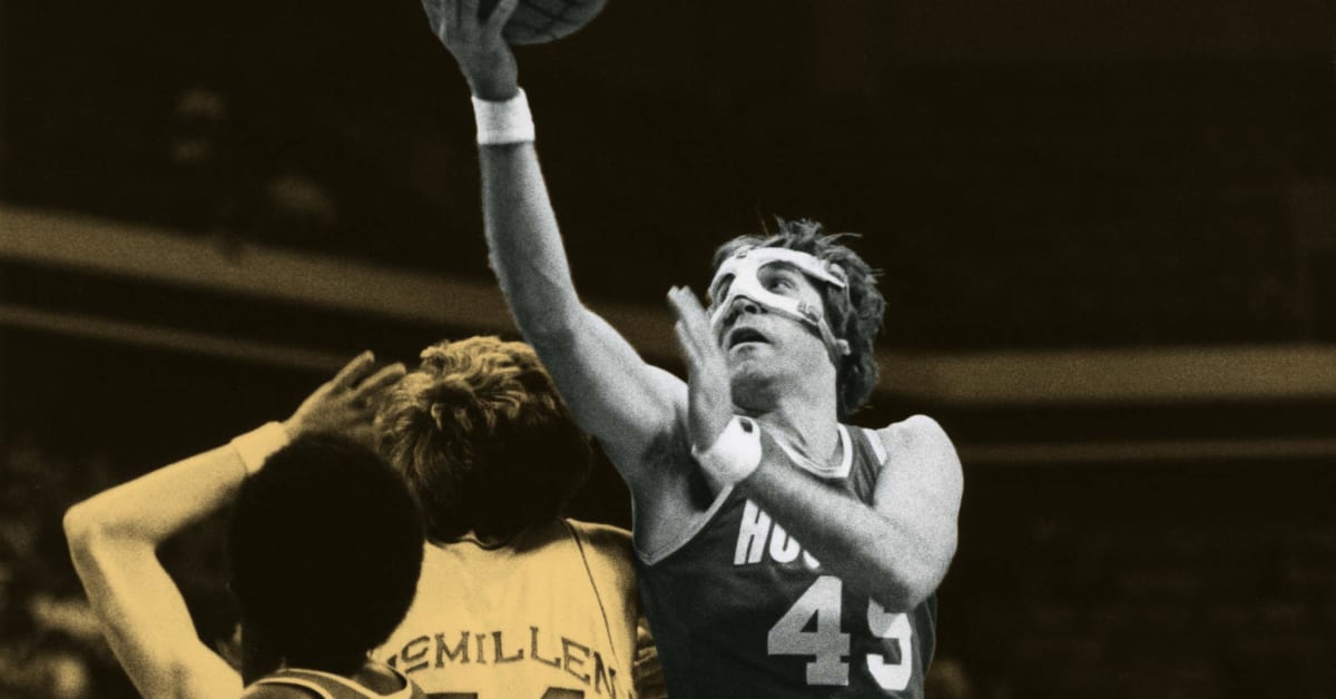 Washington details the events that led to the infamous punch to ...