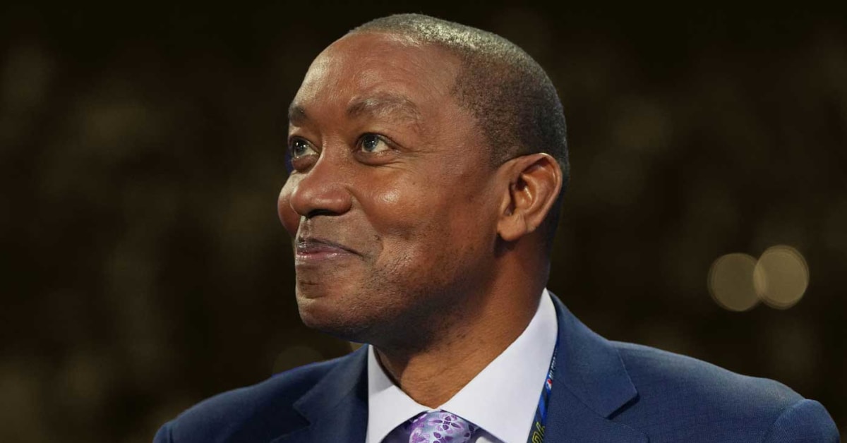 Isiah Thomas spoiled his mom by bringing her to the Prada store ...