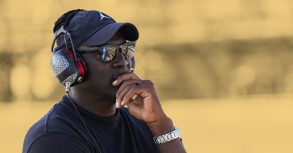 MJ made Tim Thomas wear Nike before entering his house - Basketball ...