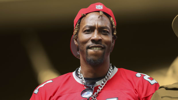 LBJ explains why he is a right-handed basketball player - Basketball ...