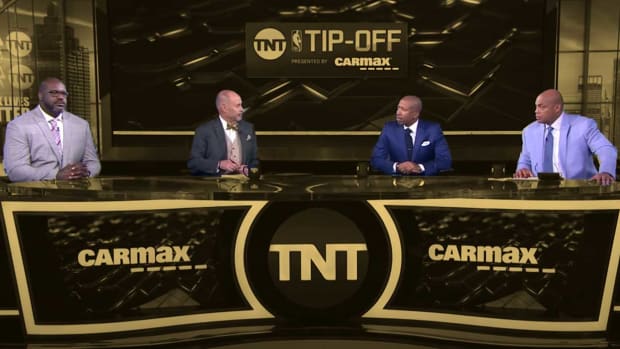 The story of the first-ever black player in the NBA Earl Lloyd ...