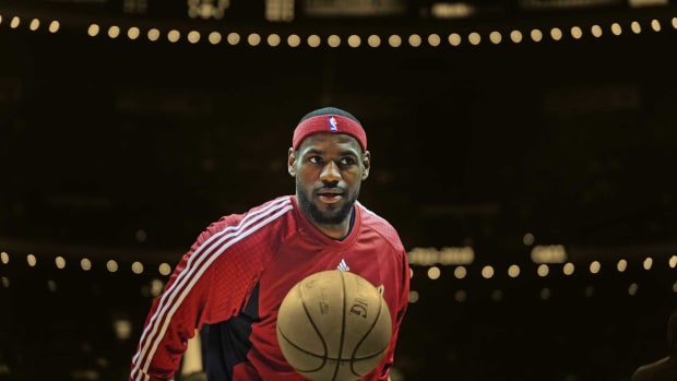 LeBron James commented on his draft day suit in 2003 - Basketball ...