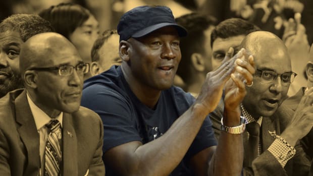 Michael Jordan used Jumbotron games to scam the Bulls security guard ...