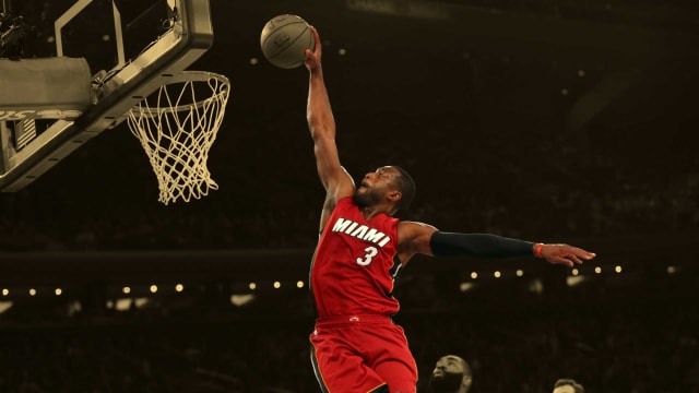 Dwyane Wade says he didn't throw a lob on iconic LeBron photo ...