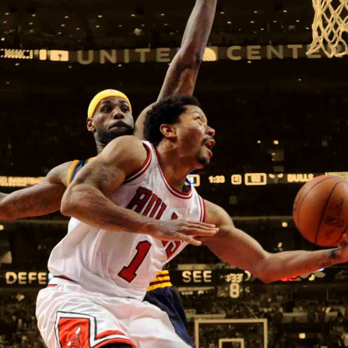 Lebron James Blocks Derrick Rose