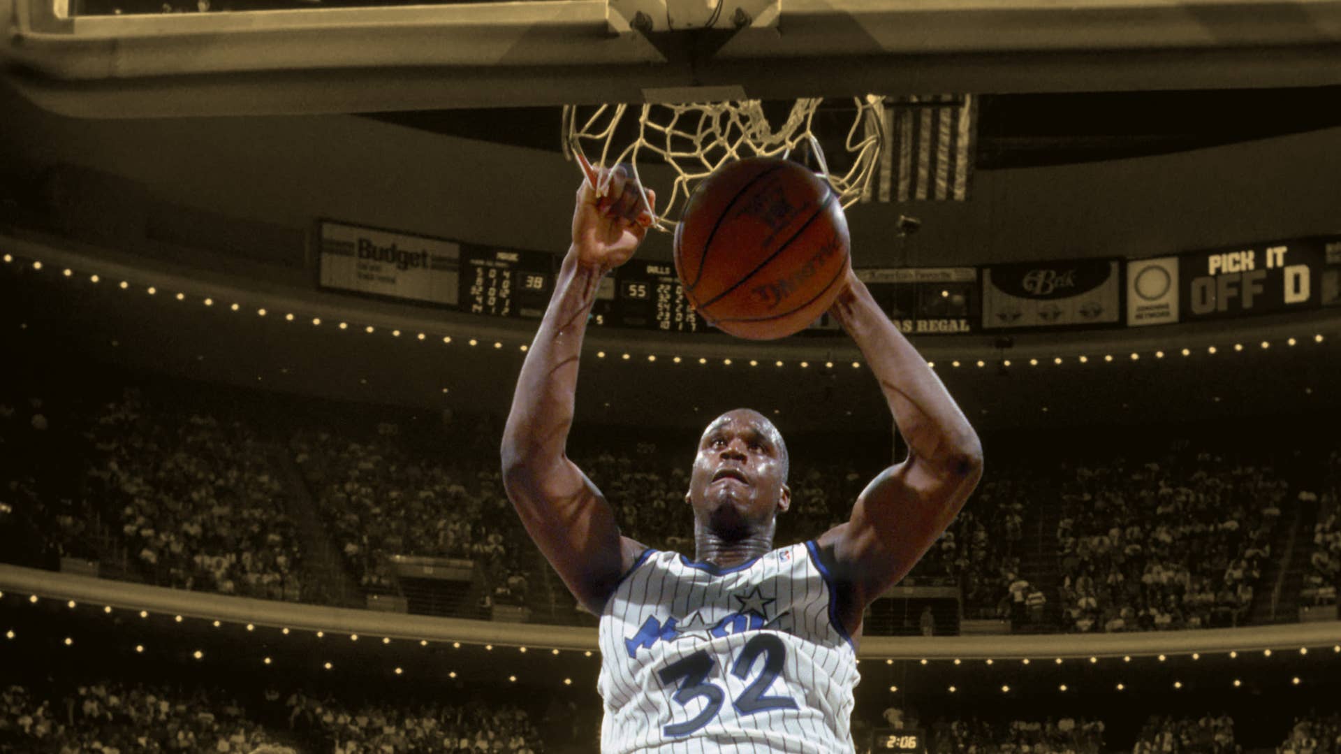 Shaquille Oneal Breaks Backboard This 'broken Rim Tree' Is The Best