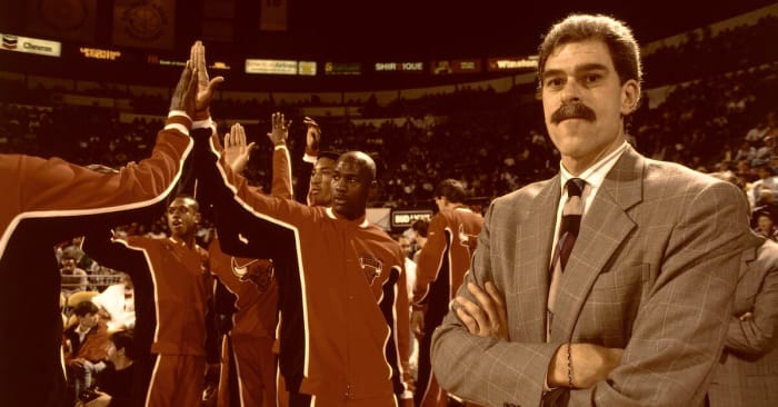 PHIL JACKSON EXPLAINS WHICH PLAYER loved running triangle offense the ...