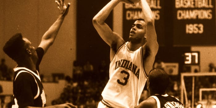 ONE SHINING MOMENT: Jay Edwards nails the buzzer-beater vs. Michigan ...