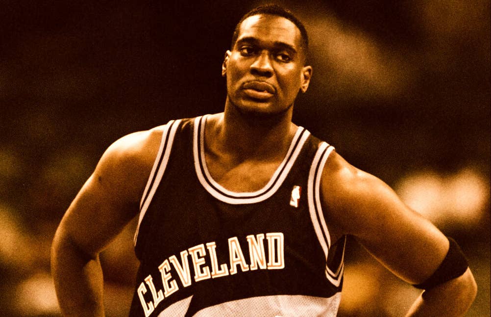 Shawn Kemp directs Cavs rookies to a win against the World Champions ...
