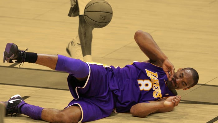 The day Kobe Bryant quit on the Lakers: "I was trying to get the other ...