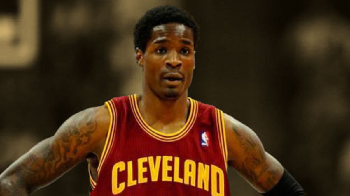 ONE OF THE DUMBEST INJURIES EVER Manny Haris and wet socks - Basketball ...