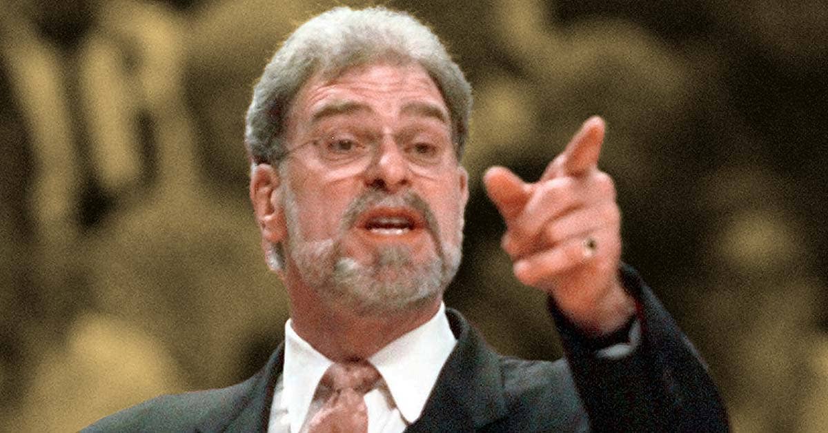 Phil Jackson vs. orange vest MSG workers -- the depths of the Knicks ...