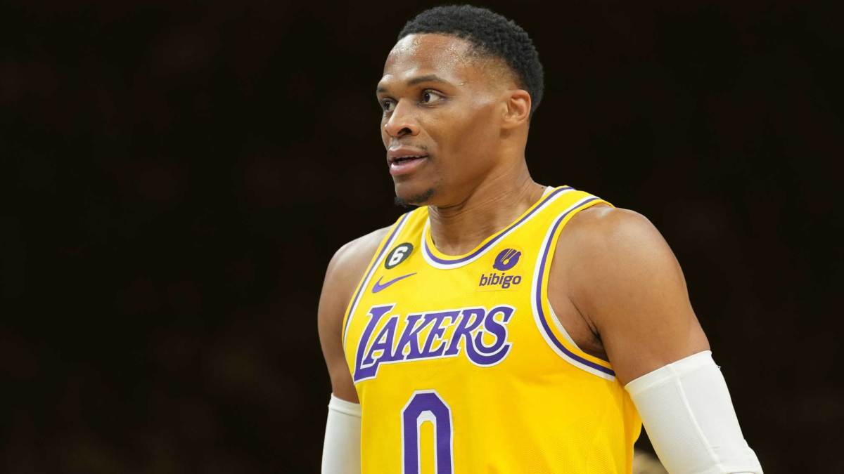 NBA reporters blast the Lakers for unfair treatment of Russell ...