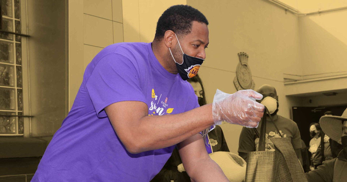 Robert Horry shares how a random Lakers fan sent Disney gifts to his ...