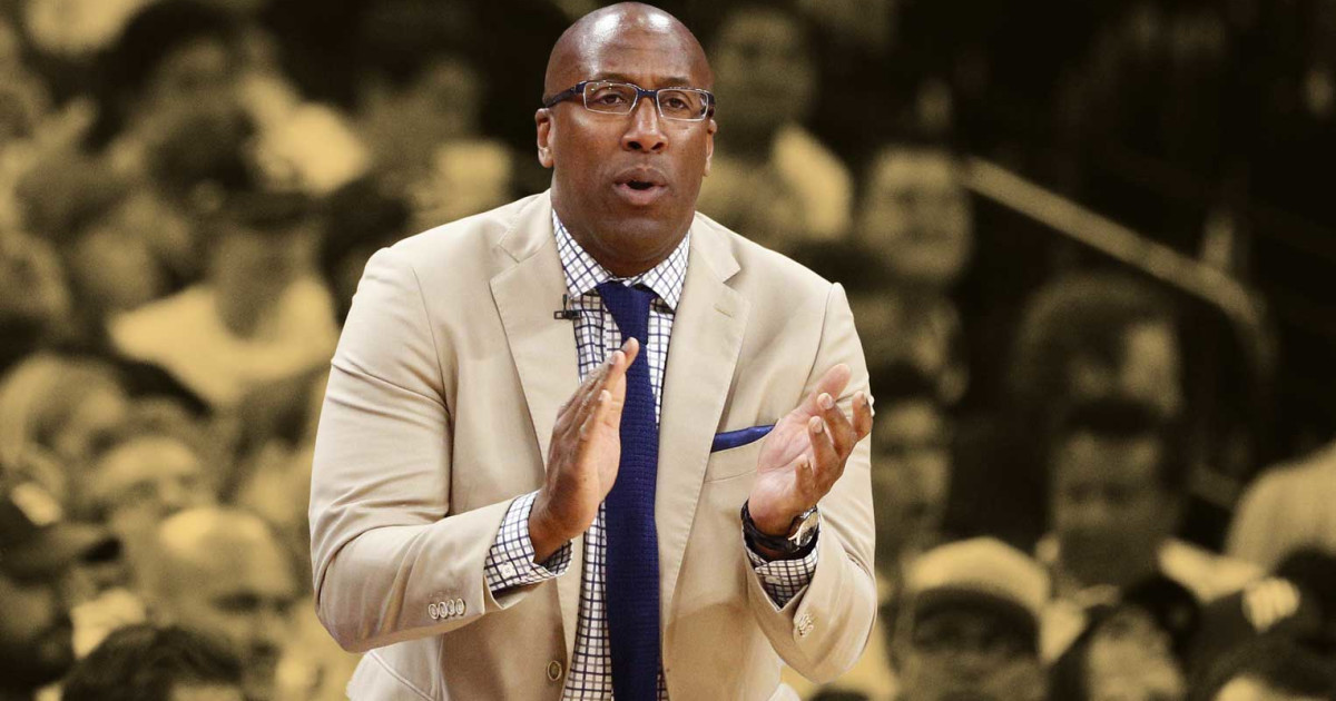 Mike Brown brushes off Giannis Antetokounmpo trade talk - Basketball ...