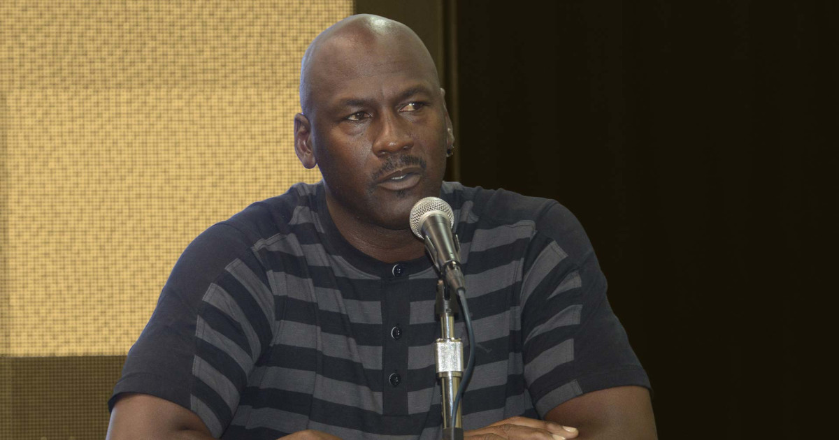 Michael Jordan faced "shameless" paternity suit in 2013 - Basketball ...