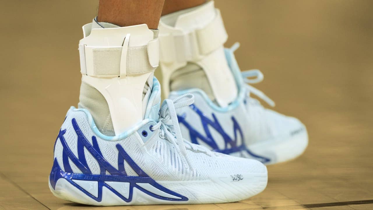 Klay Thompson reacts to Steph Curry wearing his signature shoes ...
