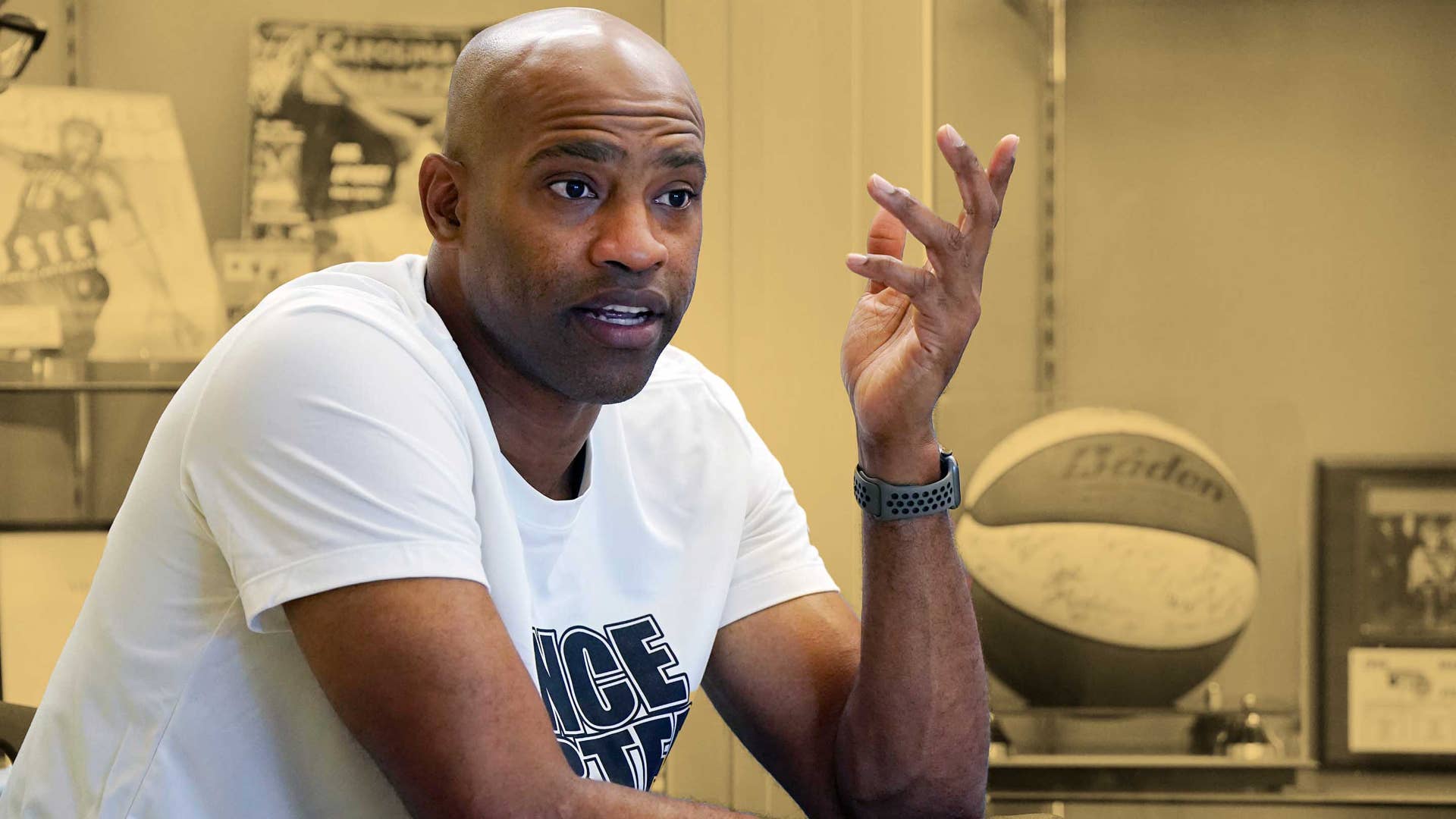 Vince Carter saw early greatness in young Steph Curry - Basketball Network