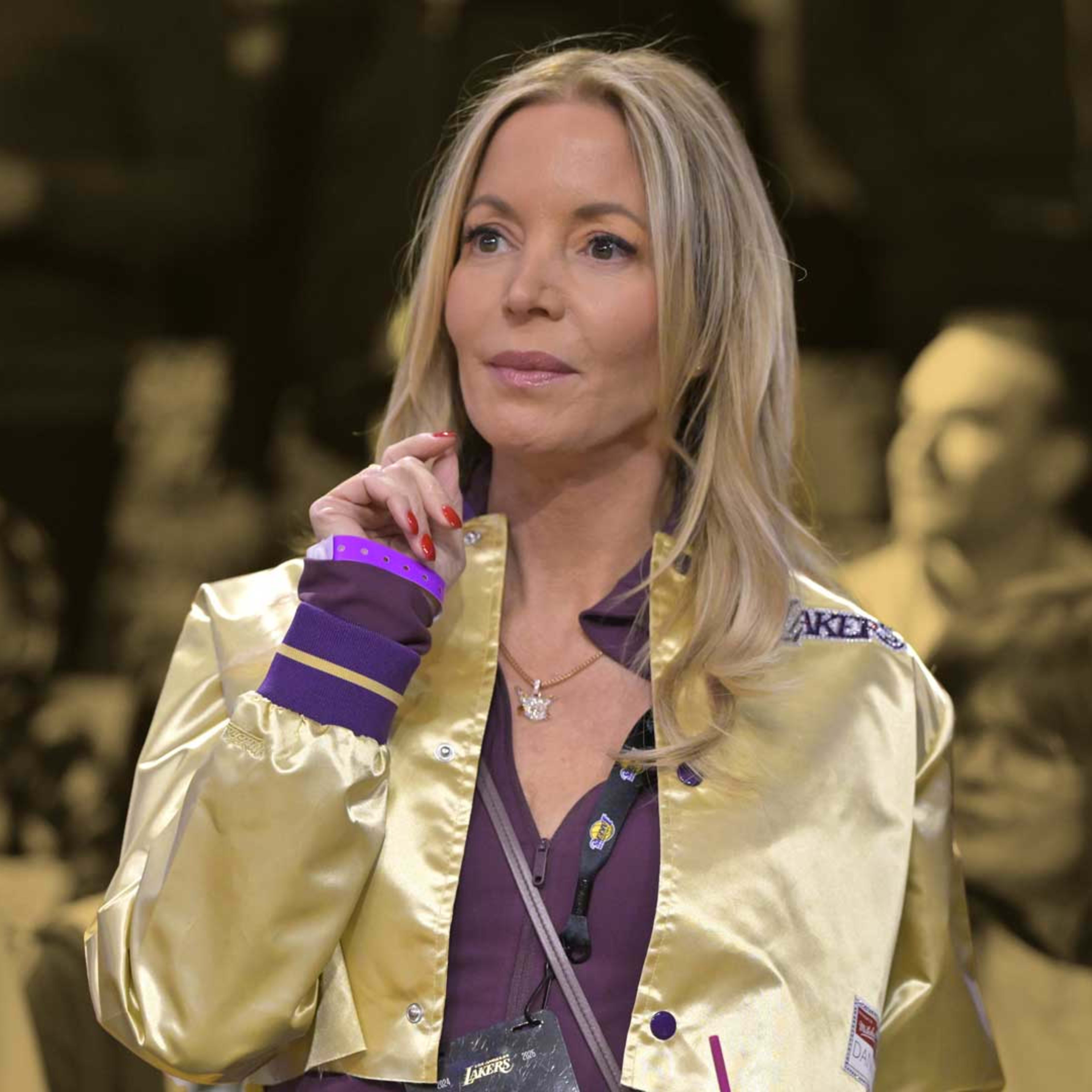 Jeanie Buss said FA's who were afraid of Kobe Bryant were losers ...