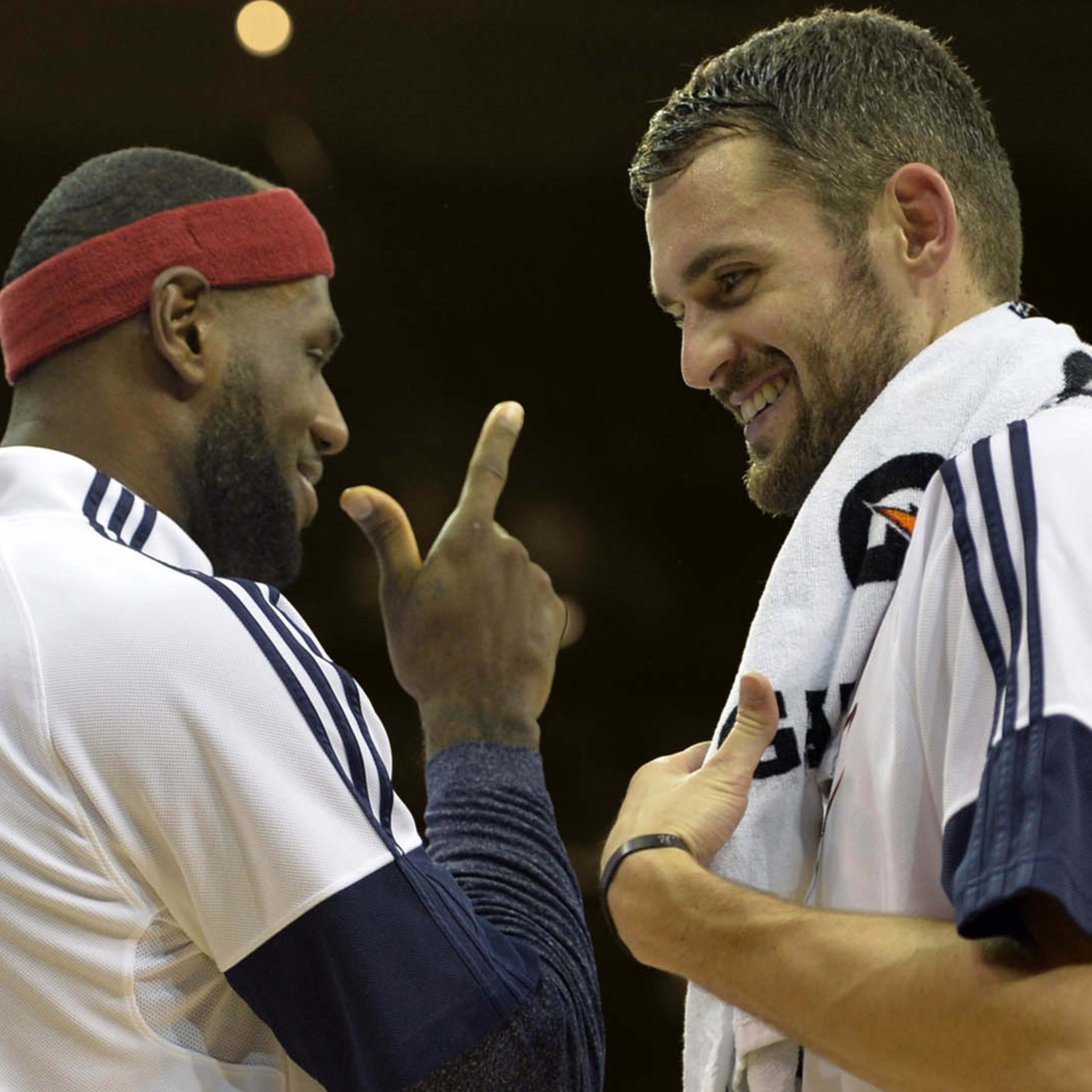 Deandre Ayton's wild LeBron story shows how ridiculous James' longevity ...