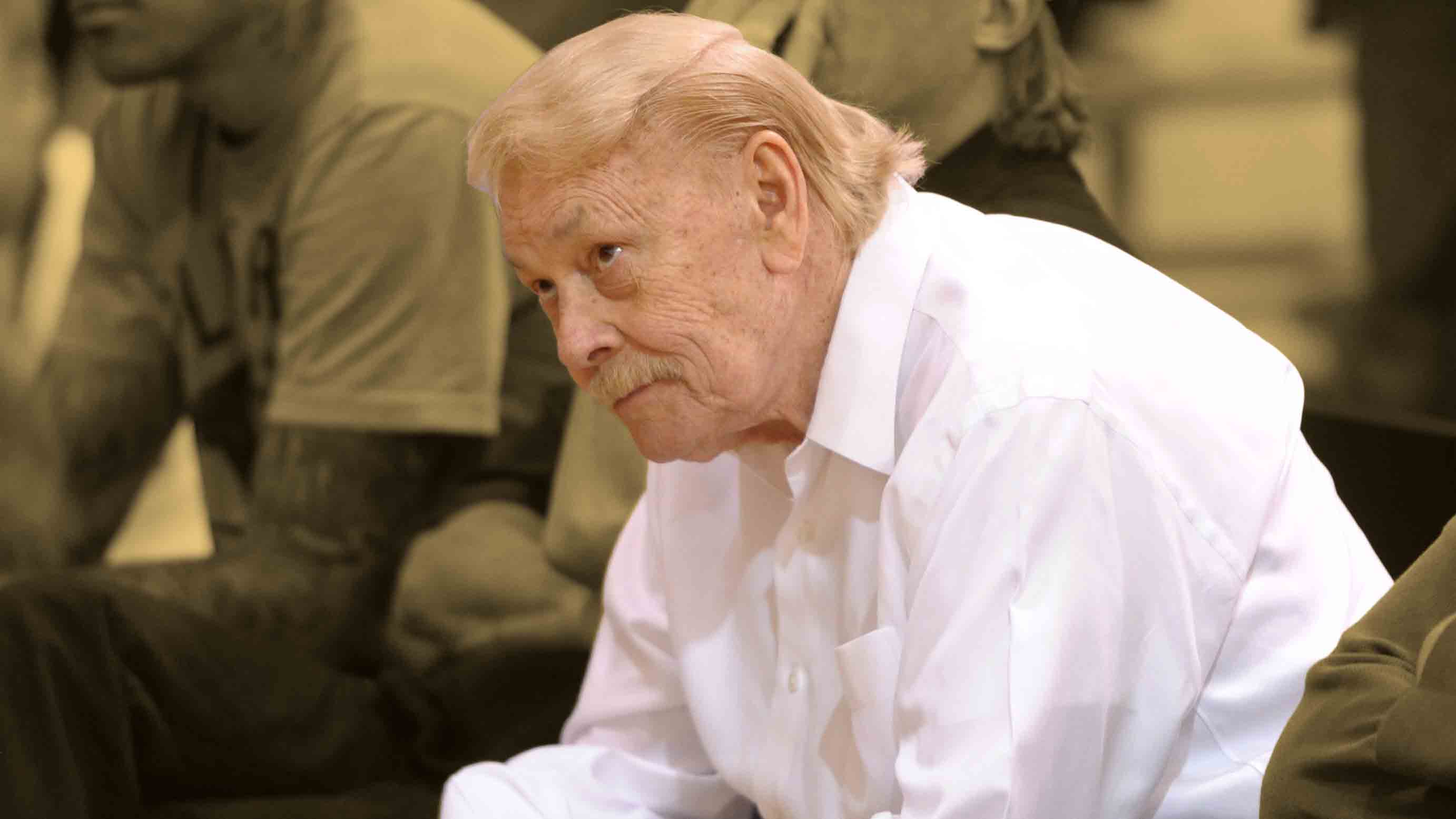 Why Dr. Jerry Buss ignored his own instincts to sell the Lakers decades ...